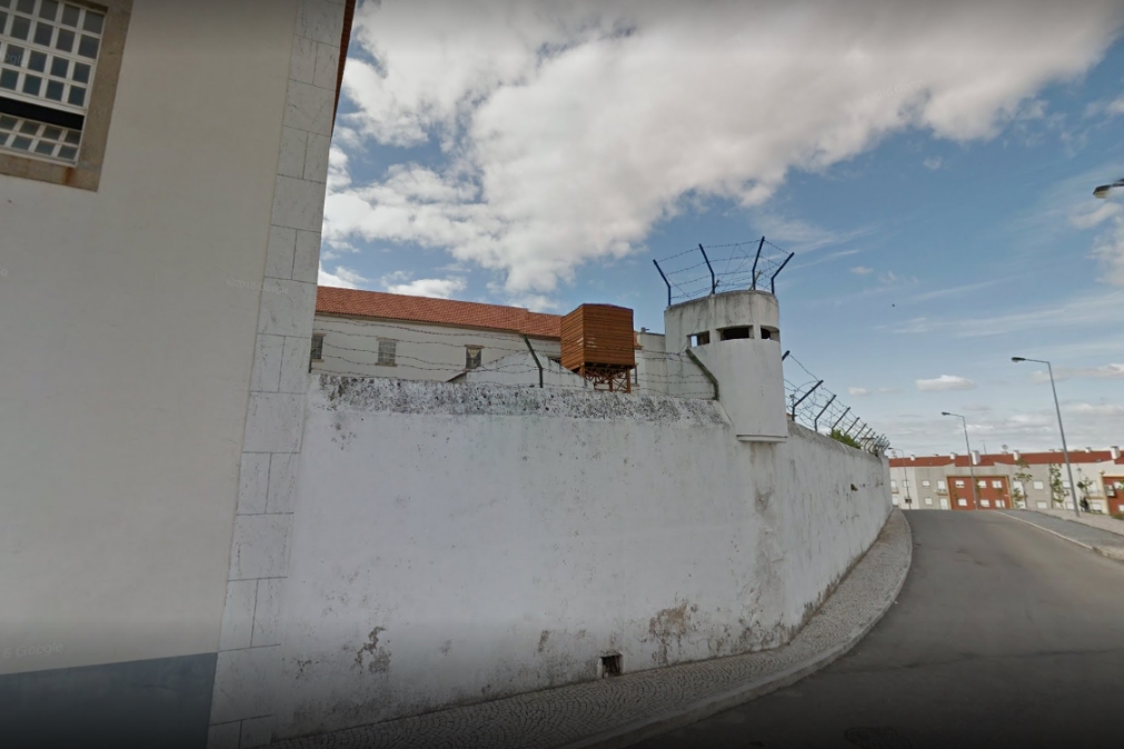 Reclusos fazem buraco para fugir da prisão de Castelo Branco Reclusos fazem buraco para fugir da prisão de Castelo Branco